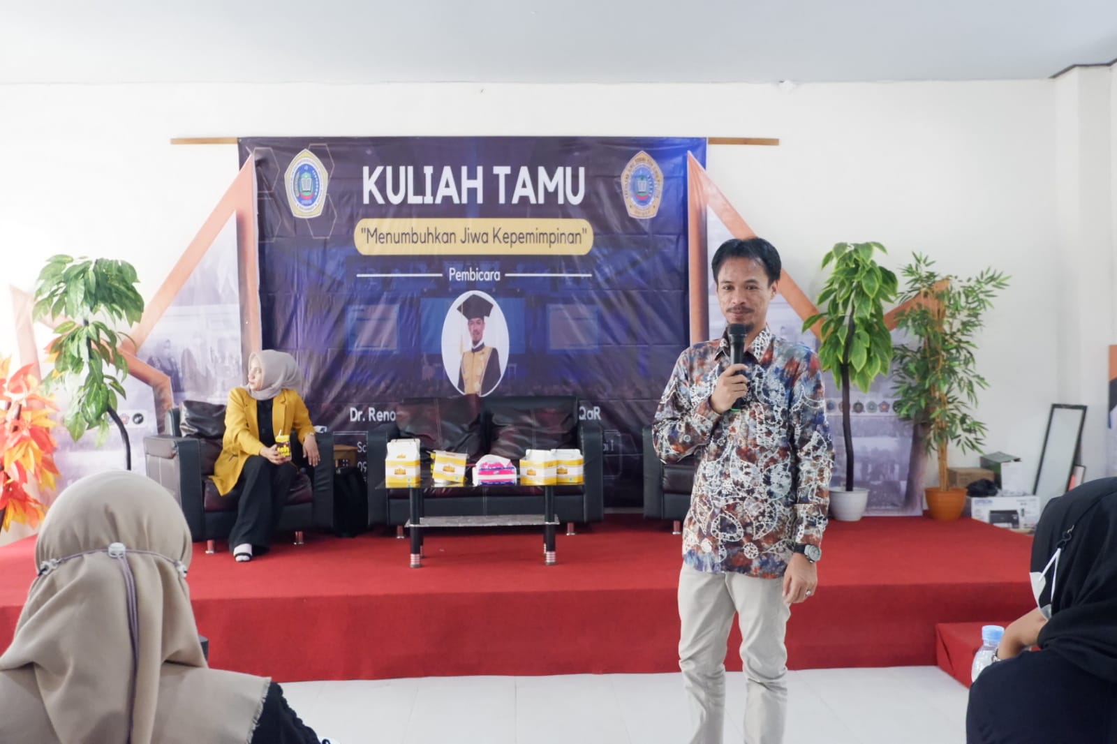 KETUA STIA MENJADI PEMBICARA KULIAH TAMU DI UNISKA BANJARMASIN - STIA ...